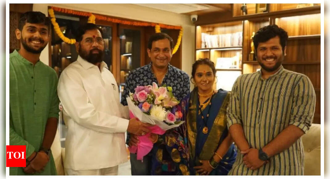 Maha CM Eknath Shinde attends Prasad Oak's housewarming; See pics | Marathi Movie News - Times ...