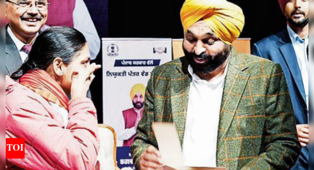 Punjab CM Bhagwant Mann: Punjab CM Bhagwant Mann to Parade Rejected R-Day Tableaux in Villages ...