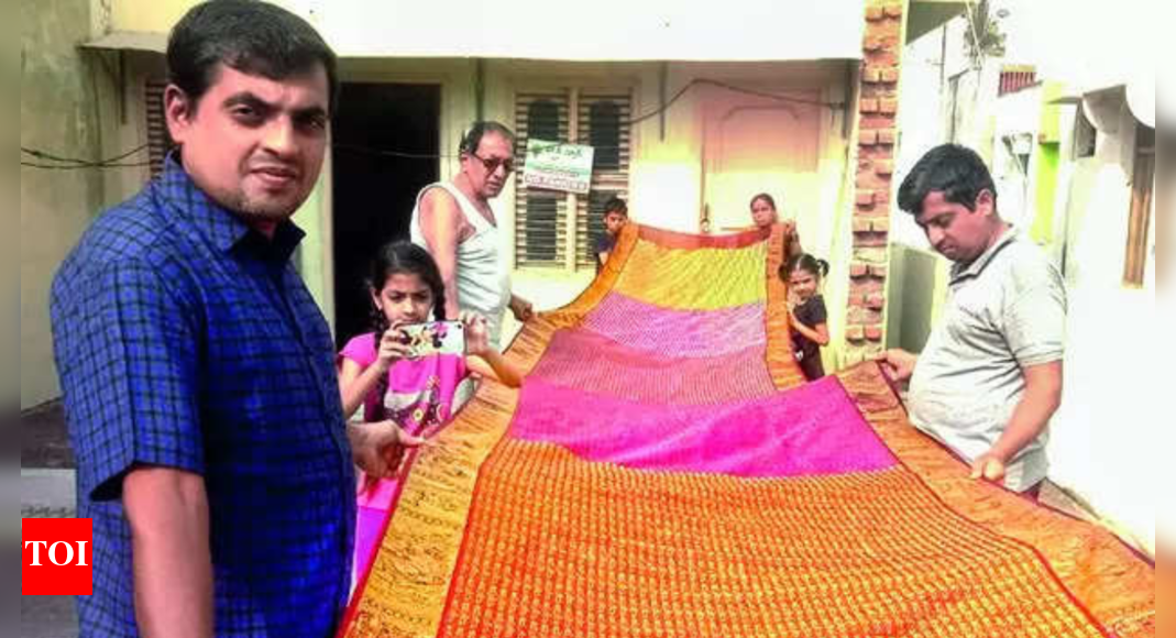 AP weaver to gift 60 metre Rama Koti saree to Ayodhya | Hyderabad News ...