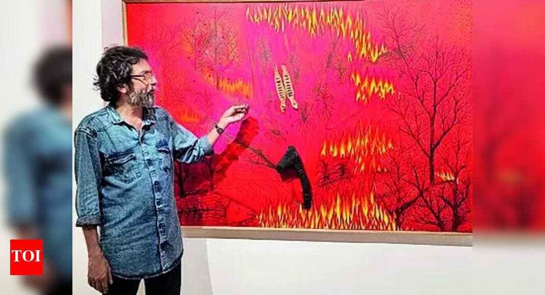 Artist: Artist returns from edge | Fine Arts College graduate ...