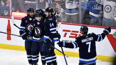 Winnipeg Jets beat Chicago Blackhawks, set mark with 8th straight win ...