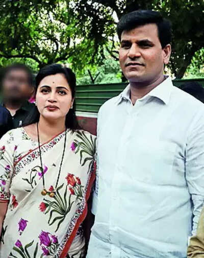 Navneet Rana: Navneet and Ravi Rana Exemption Plea Rejected by Mumbai Special Court | Mumbai ...