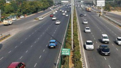 Delhi-Gurgaon Expressway: Traffic Police Crackdown on Lane Driving ...
