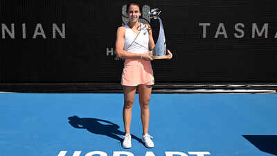 Emma Navarro beats Elise Mertens to clinch first WTA title in Hobart ...