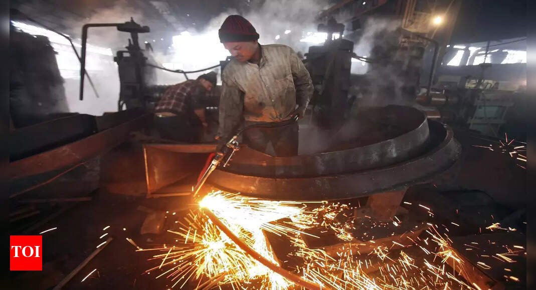 Seven workers severe burns in molten splash in Kutch company | Rajkot ...