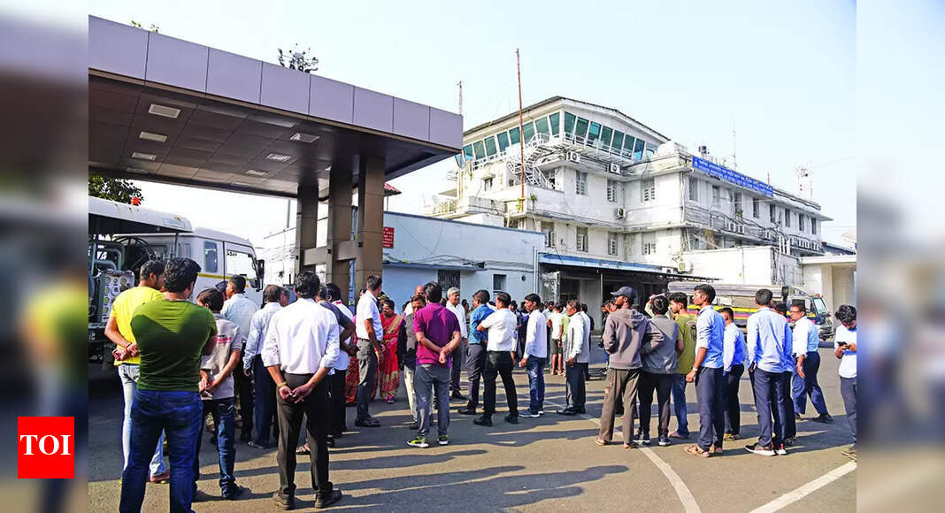 Trolley Driver Found Dead: Trolley Driver Found Dead: Kin Protest with ...