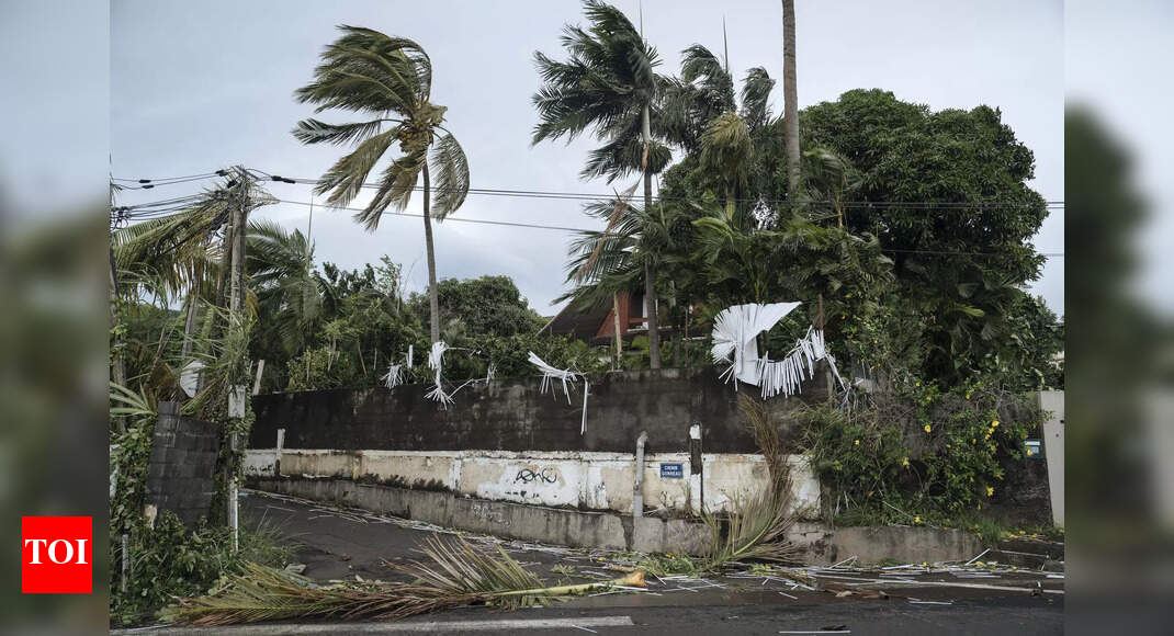 Mauritius on maximum cyclone alert as storm Belal wreaks havoc - Times ...