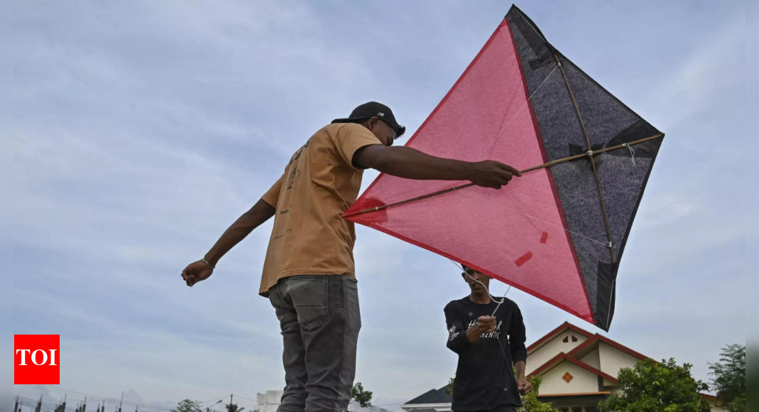 Sword Attack: Two attacked with sword in quarrel while flying kites ...