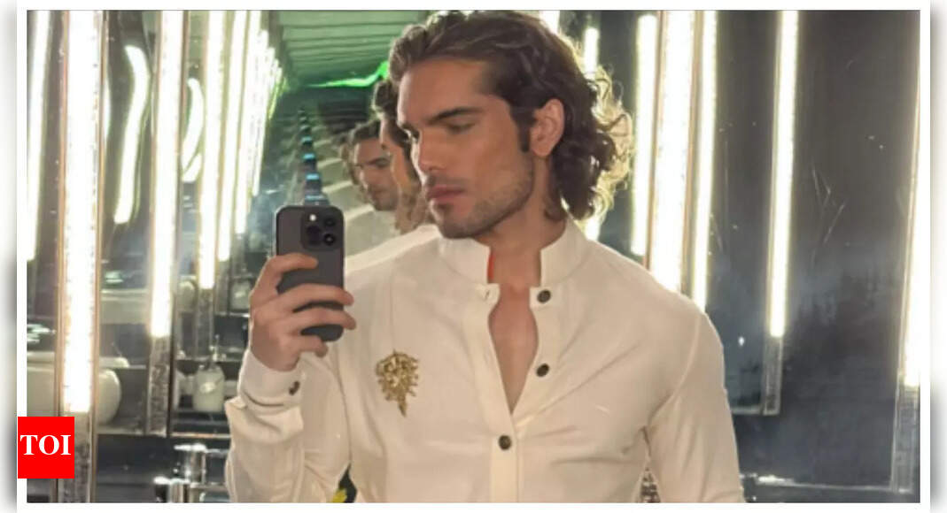 Fighter Villain Rishabh Sawhney Followed by Aryan Khan and Saba Azad on ...