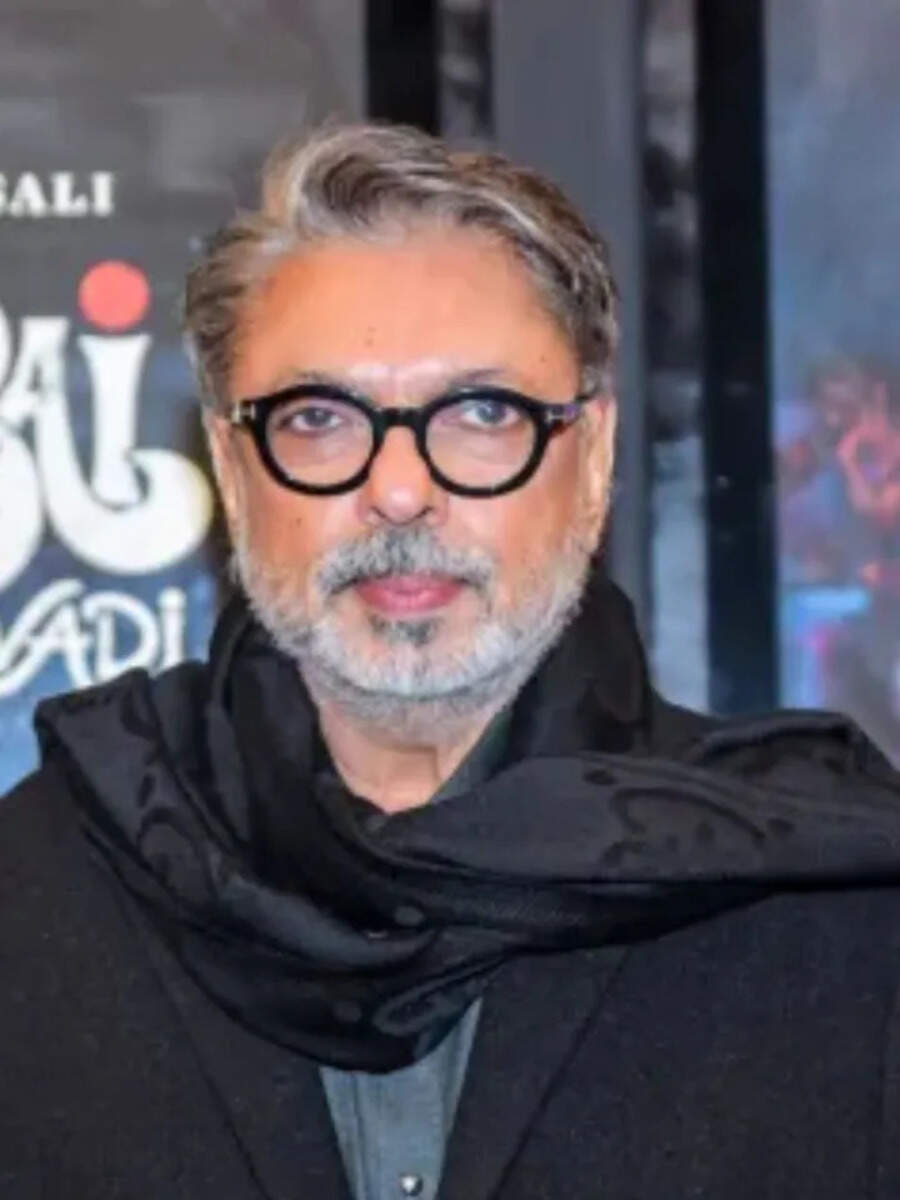 Top ENT News: Akshay Celebrates Twinkle's Graduation, Kangana Calls PM ...