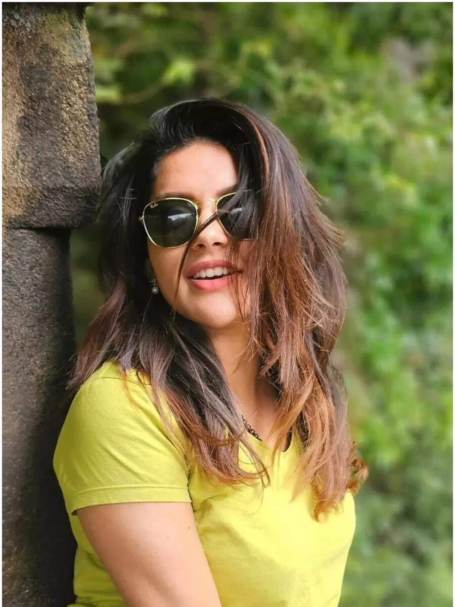 Mahima Nambiar sets the style bar high with trendy looks | Times of India