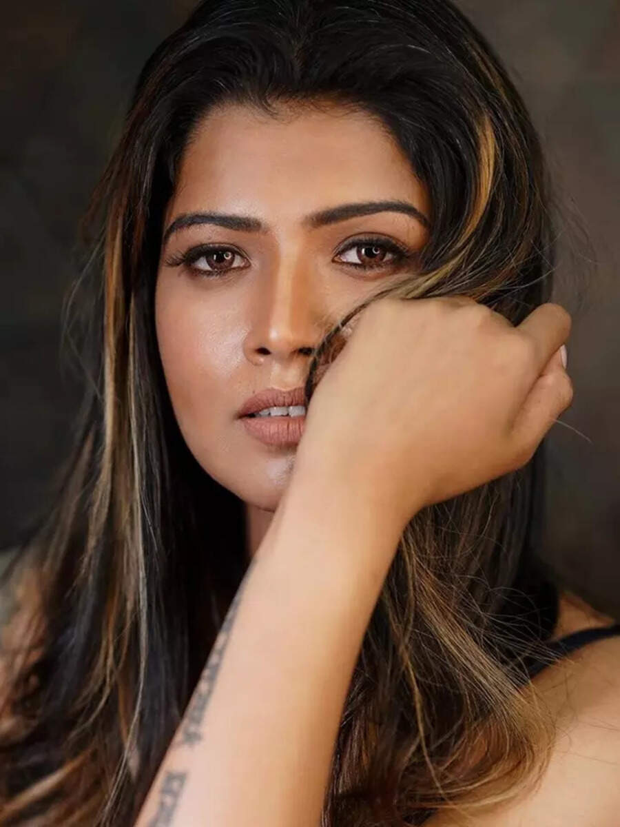 Amritha Suresh stuns in her new photoshoot | Times of India