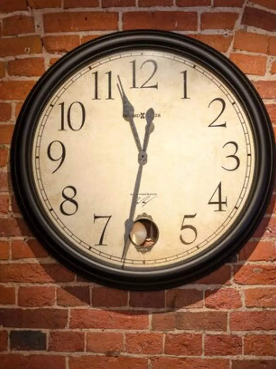 9 Best Wall Clocks that will brighten up your home under Rs. 500 ...