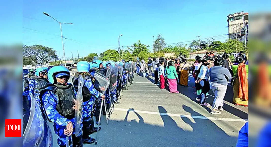 Violence: 3 Killed, 10 Hurt As Violence Spreads Across Manipur | Imphal ...