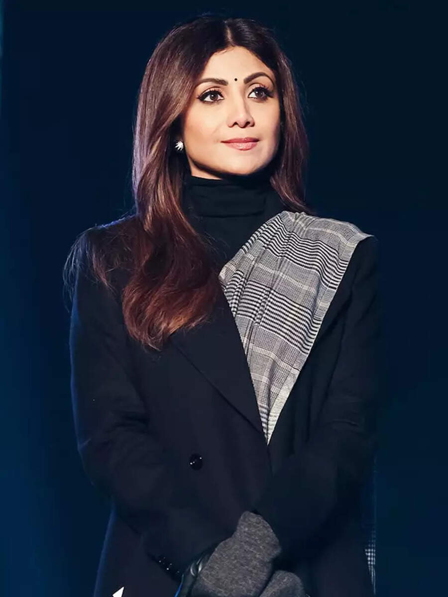 Shilpa Shetty sets winter fashion goals in a saree with a trench coat ...