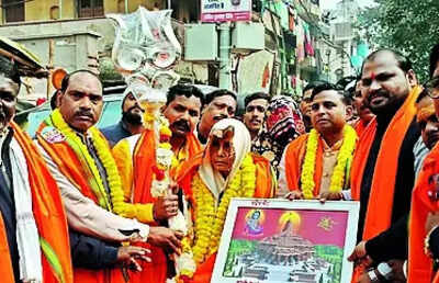 Kashi Dom Raja’s Family, Annapurna Temple Mahant Leave For Ayodhya ...