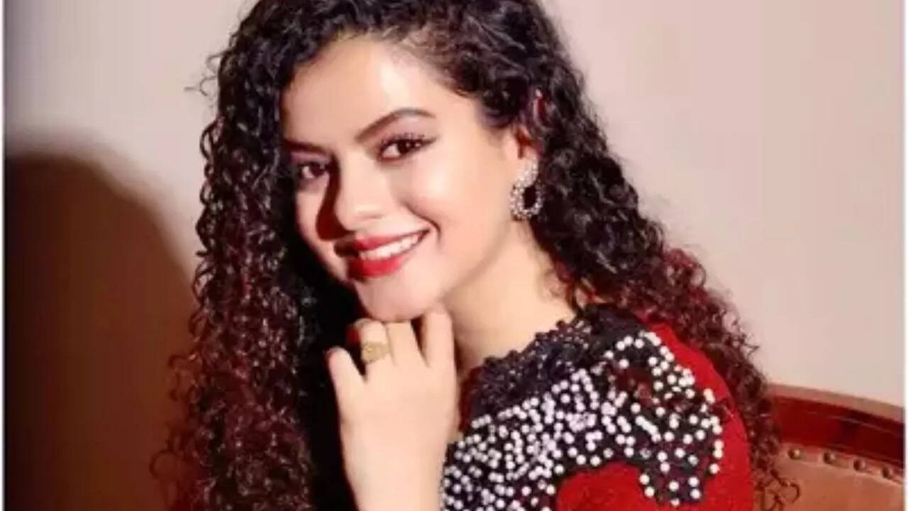 Palak Muchhal's 'Jai Shri Ram' Bhajan Goes Viral, Capturing Hearts Ahead of Ram Mandir Inauguration