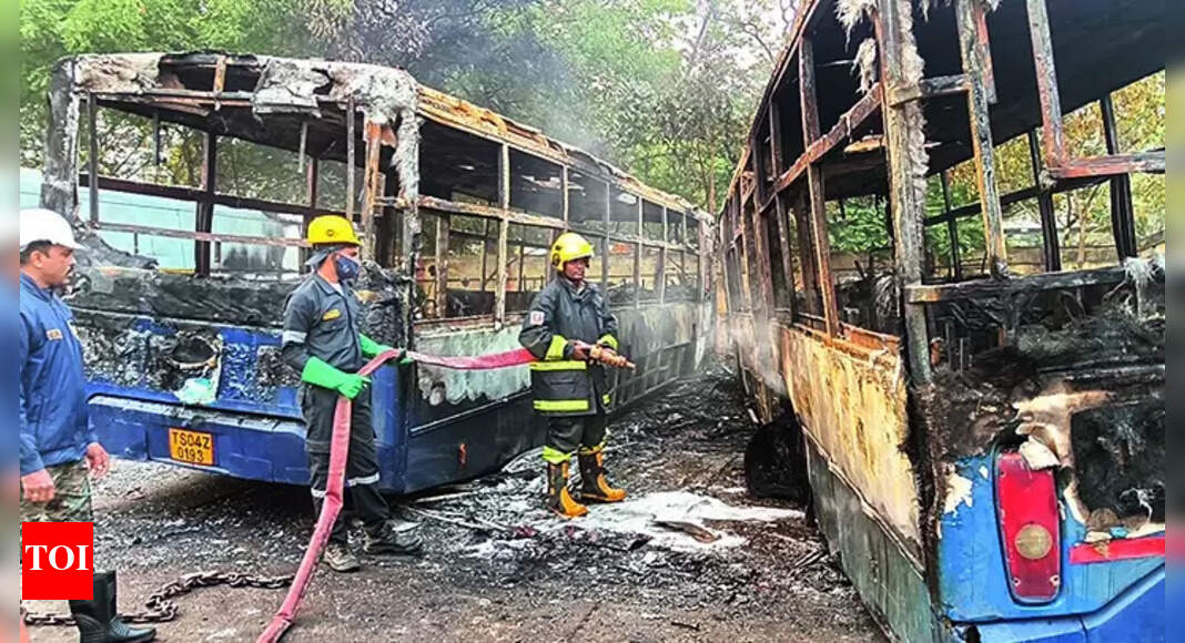 Metro Express Buses: 2 Parked Buses Go Up In Flames | Hyderabad News ...