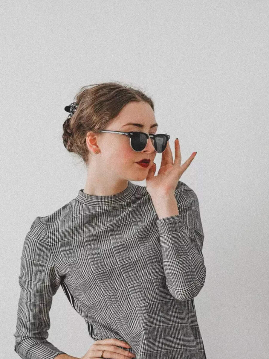 16 body language tips for making a great impression | Times of India