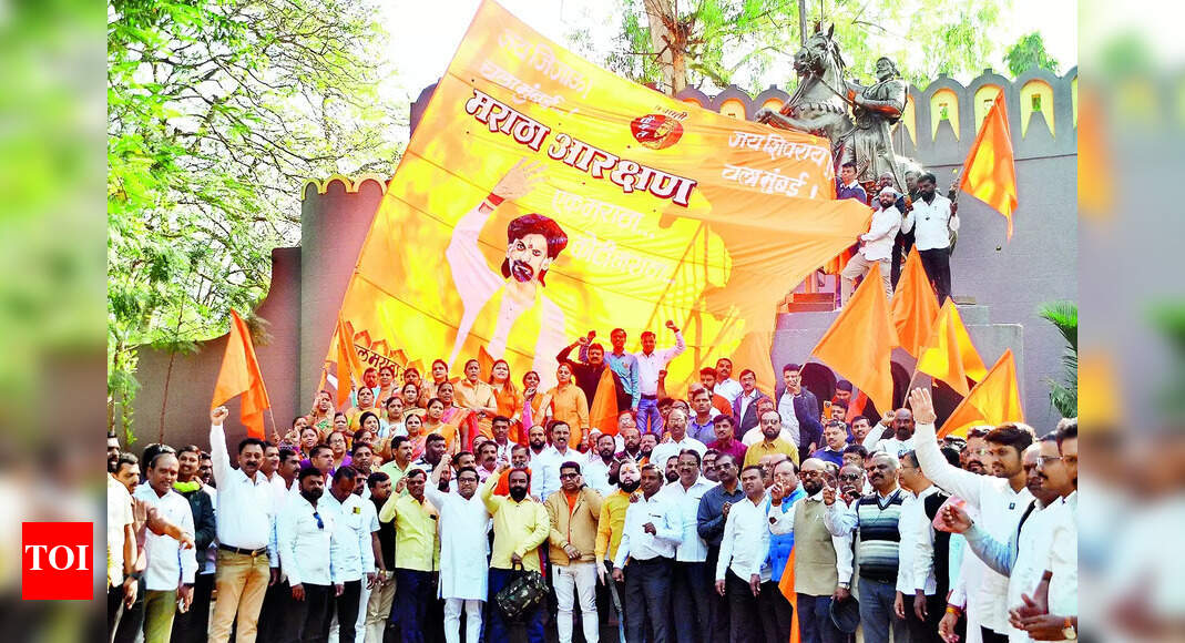 Marathas: Hundreds Of Marathas Leave Nashik To Join Jarange’s Morcha ...