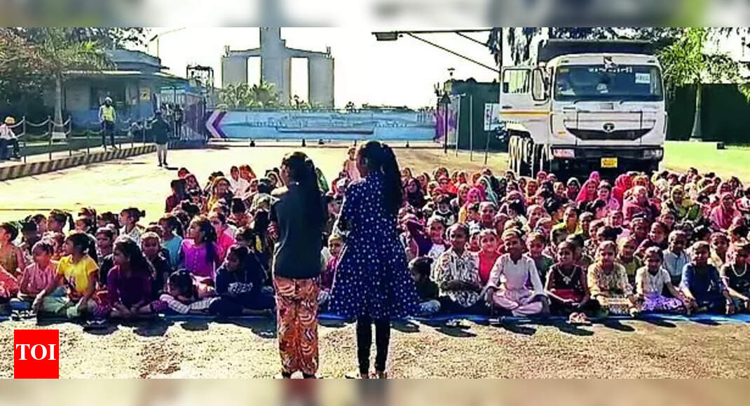 Kids Block Road To Protest Against Pollution By Cement Unit | Rajkot ...