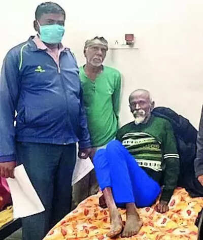 Cops Save 76-Yr-Old: Cops save 76-yr-old freezing & stranded at ...