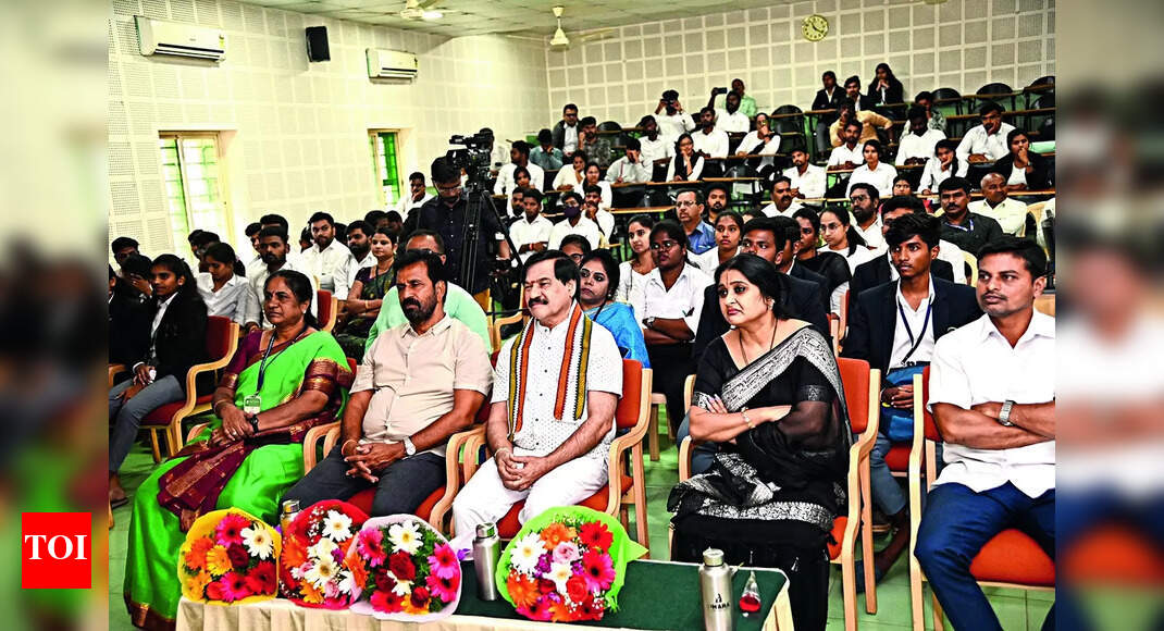 PM Modi: Pm Modi Interacts With Students Of 40 Colleges | Mysuru News ...