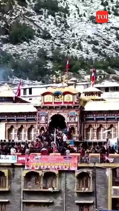 Uttarakhand weather: Mercury dips, hills jammed as tourists throng snow ...