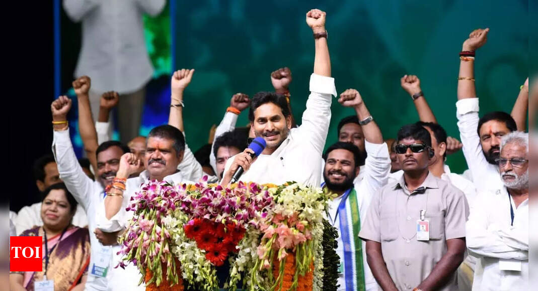 Jagan Reddy blows election bogle from North Andhra | Visakhapatnam News - Times of India