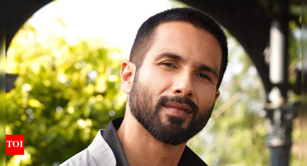 Shahid Kapoor Shares Charming Photos with 'Jab We Met' Song: Nostalgia for Aditya Kashyap Era ...