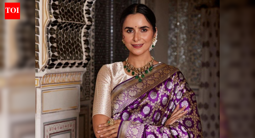 Banarasi Sari: 5 ways to fashionably re-use an old Banarasi sari