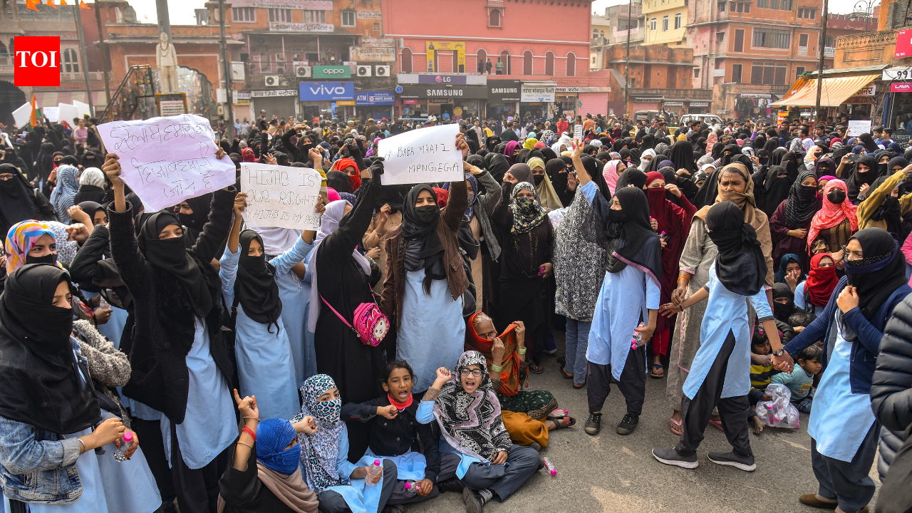 Jaipur muslim girl students protest against BJP MLA Balmukund Acharya ...