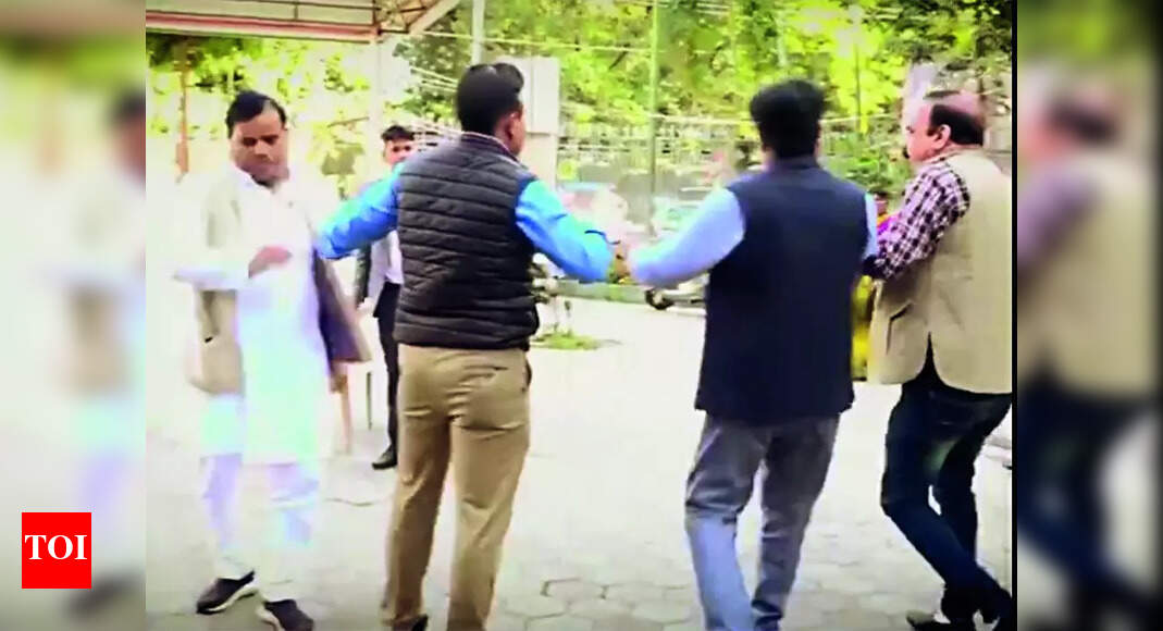 Congress Leaders Fight: Caught on Camera: Congress Leaders' Fight in ...