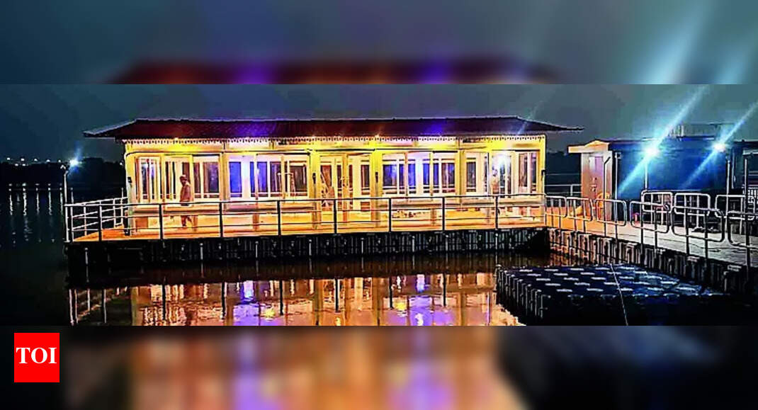 Floating Restaurant: Another Floating Restaurant With More Space On ...