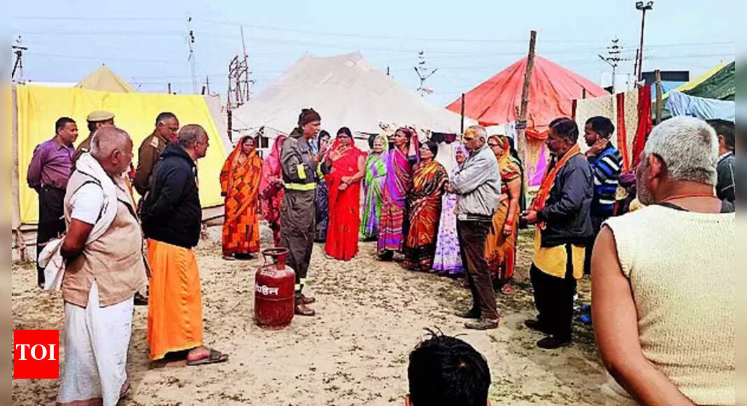 Kalpwasis Being Told About Fire Preventive Measures | Allahabad News ...