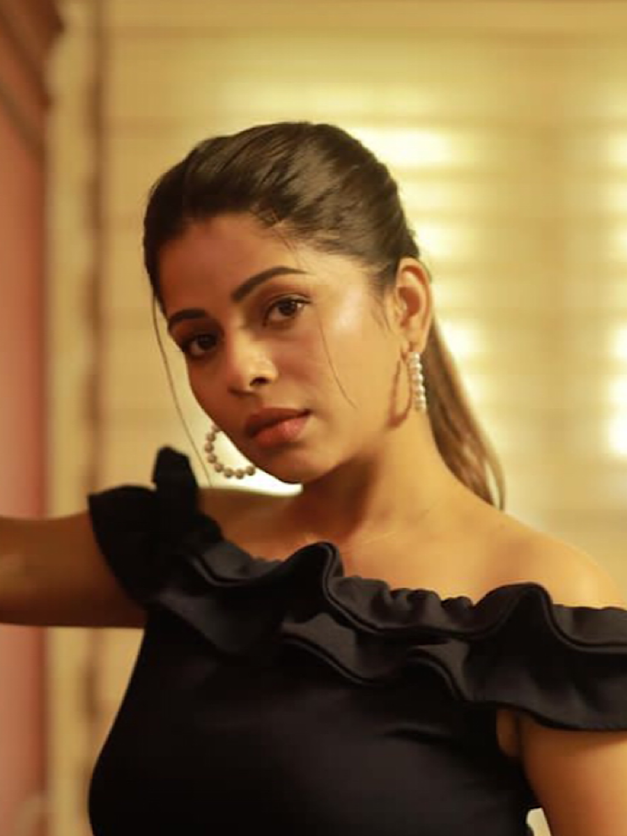 Mesmerizing Looks of looks of VJ Bavithra | Times of India