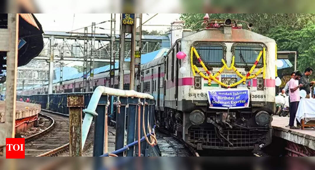 Godavari Express: Godavari Express On Golden Jubilee Trip | Vijayawada ...