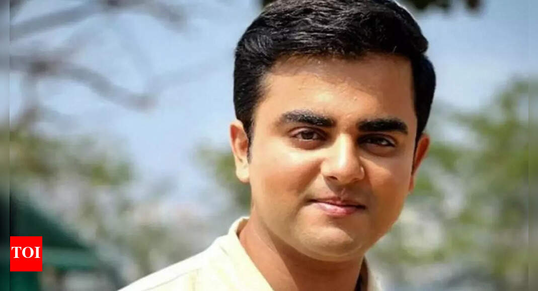 Atharva Karve Celebrates 1000 Episodes Completion of Ek Mahanayak ...