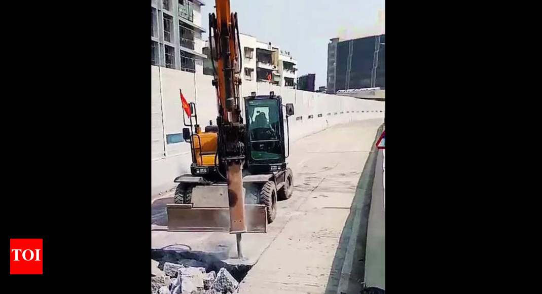 New Andheri flyover already being repaired | Mumbai News - Times of India