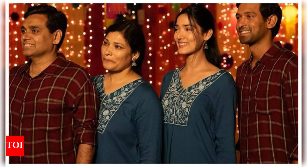 THIS photo of '12th Fail' stars Vikrant Massey and Medha Shankr ...
