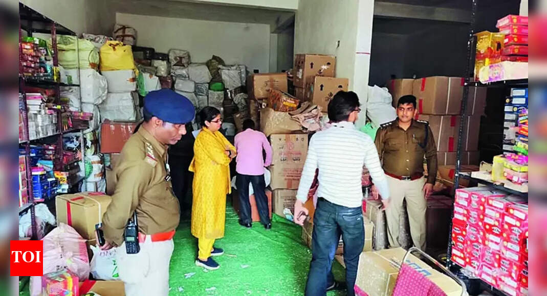 Firecracker Units: 15 firecracker units sealed for violating norms ...