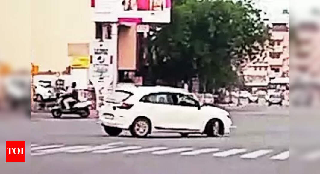 Car Driver: Video: Car Driver Does Dangerous Stunts on City Roads in ...