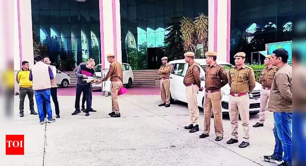 Sog Team At Shiksha Sankul In Reet 2021 Paper Leak Case | Jaipur News ...