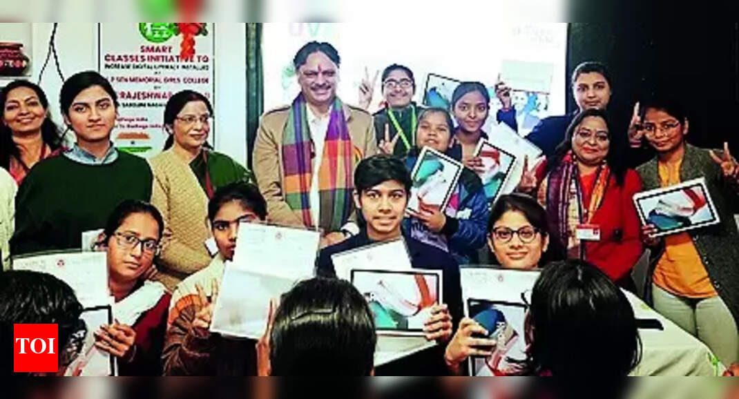 Smart Classrooms: Mla Installs Smart Classrooms In 10 Schools | Lucknow ...