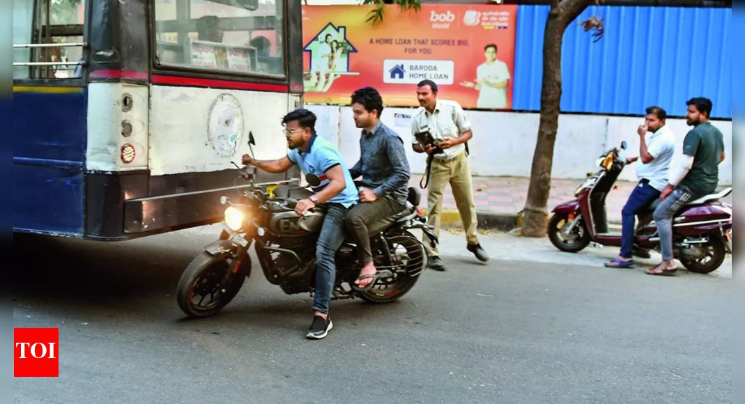 Regulating Traffic on Hyderabad City Roads: Deployment of 2,500 Cops ...