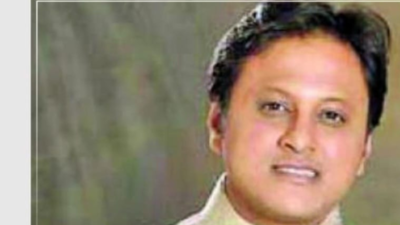 Sanjay Raut, Jitendra Awhad share Mauris photo with CM | Mumbai News ...