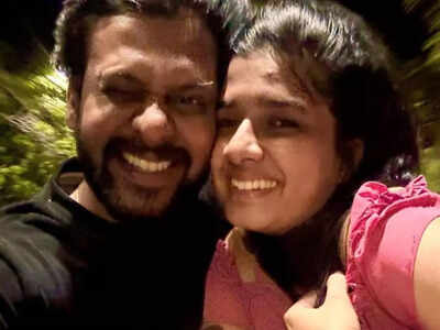 TV couple Rio Raj and Suruthi celebrate their wedding anniversary ...