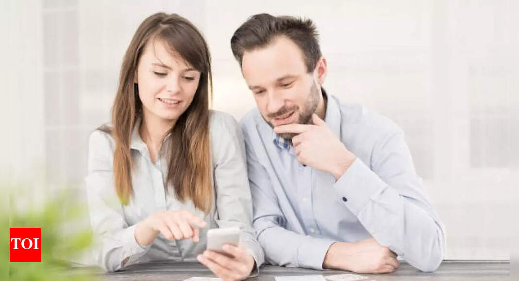 Understanding the dynamics of texting in relationships - Times of India