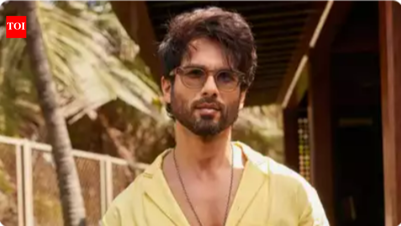 Bollywood Trivia: Shahid Kapoor - The First Indian Actor to Fly an ...