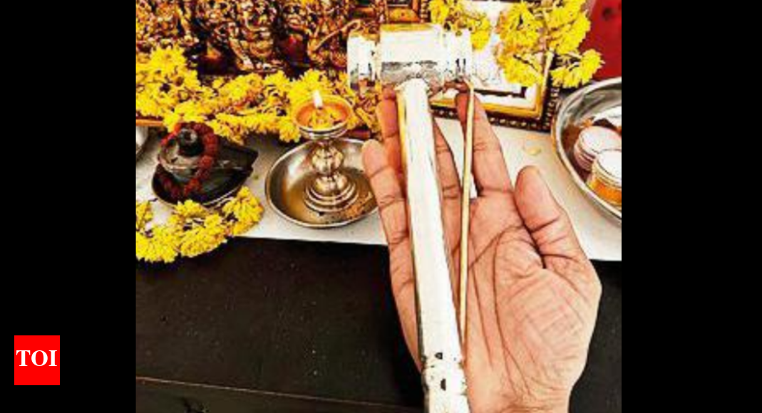 Revealed: Golden Chisel Used to Carve Ram Lalla's Divine Eyes | Lucknow ...
